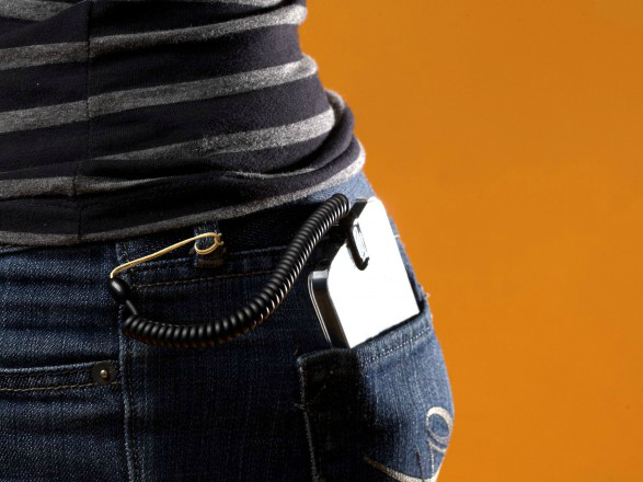 Kenu Highline - the Security Leash for your iPhone 6 - GetdatGadget