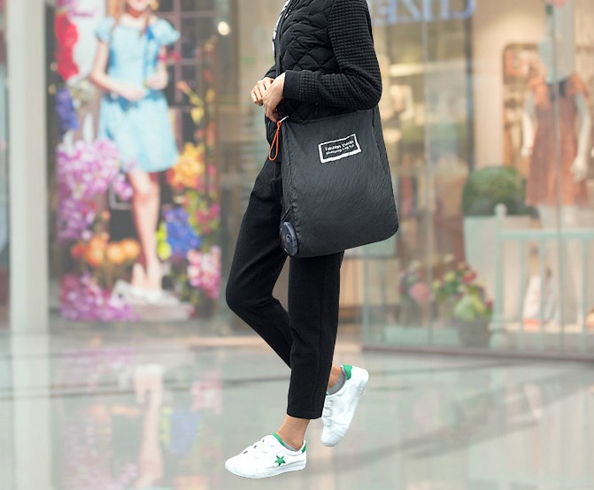 Portable Retractable Tote Bag that Fits on a Keychain - GetdatGadget