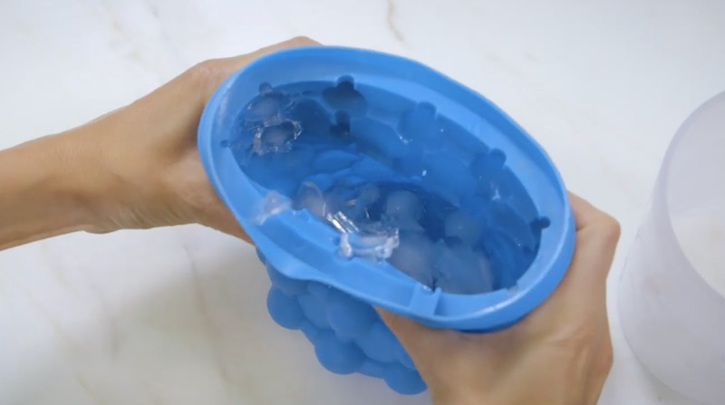 Ice Genie is the Space Saving Way to Make Ice Cubes - GetdatGadget