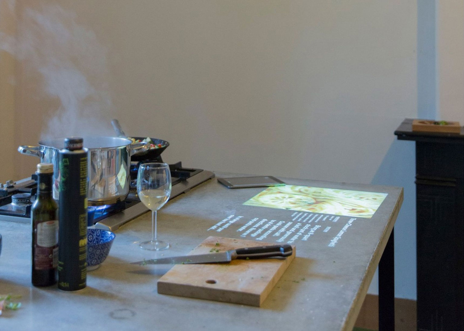 Beam Smart Projector Fits in any Light Socket - GetdatGadget